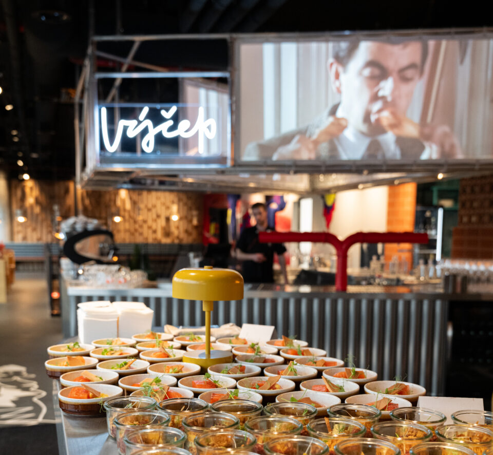 FUZE Praha – restaurace a pivovar u Masaryčky | pivo, koktejly, akce